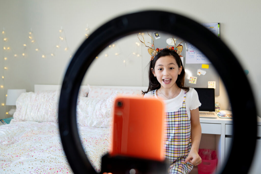 最新版各SNSユーザー推移レポート – 株式会社WAOCON